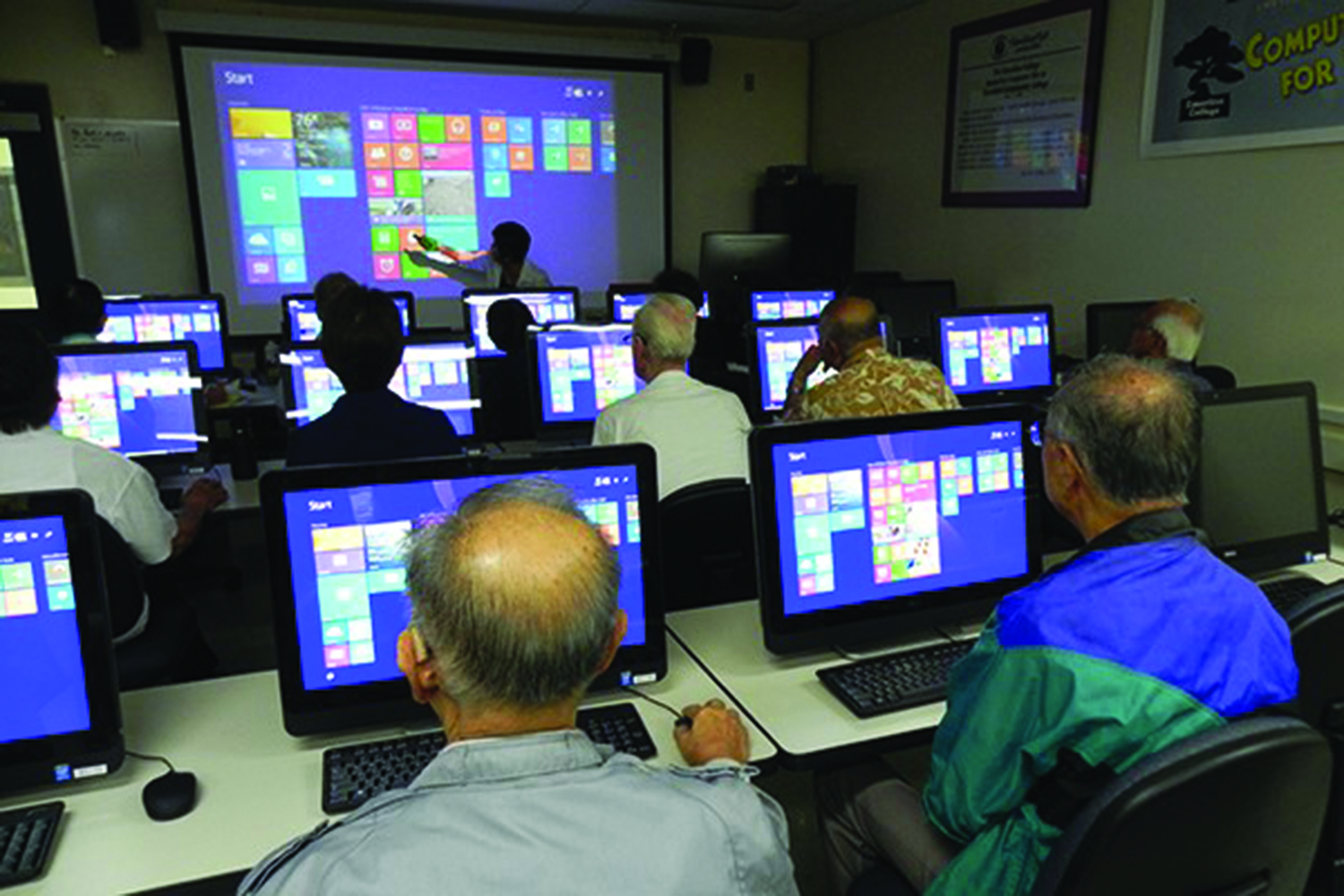 emeritus-club-computer-lab-photo – Generations Magazine